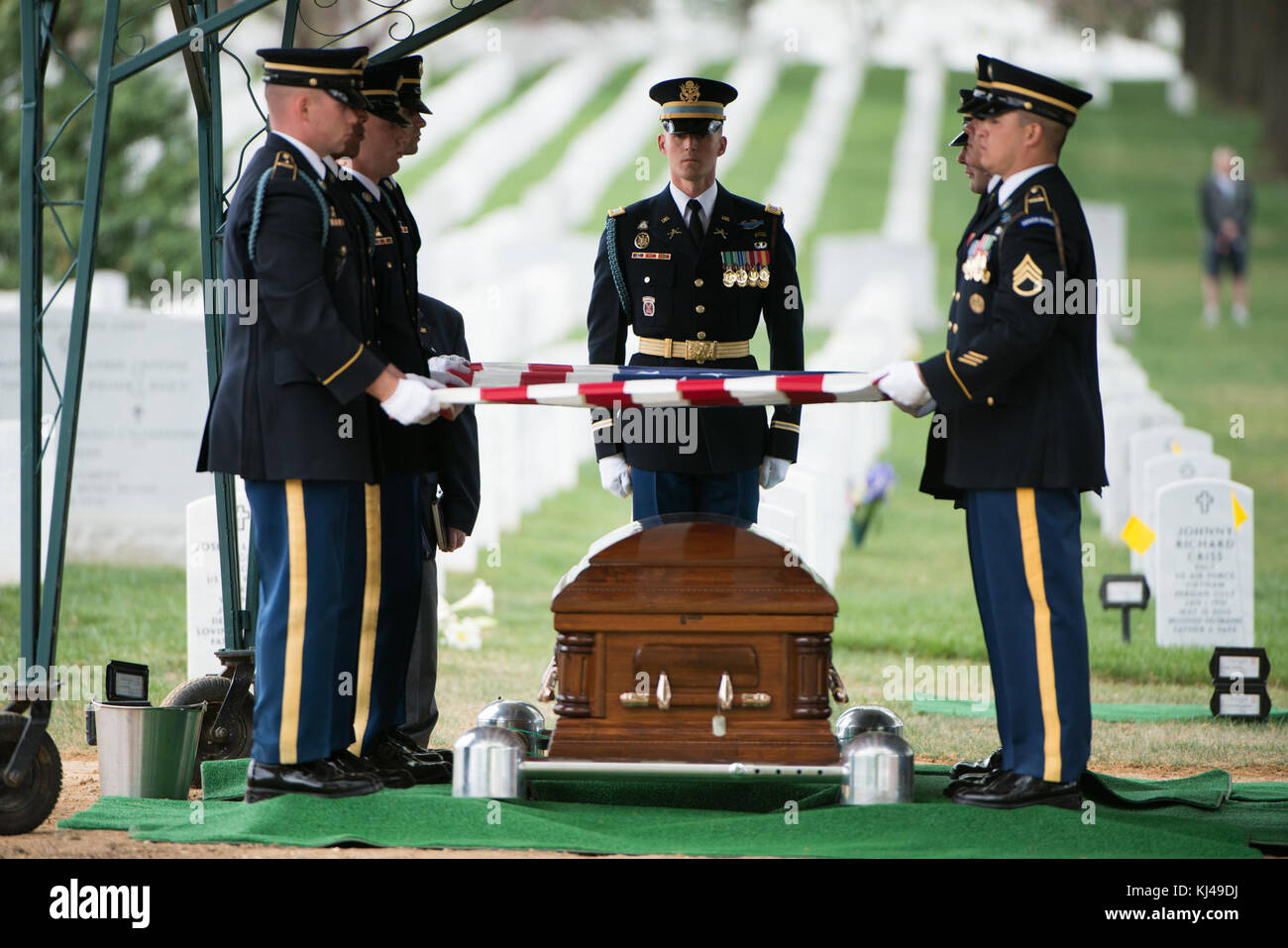 Graveside service for U.S. Army Air Forces 2nd Lt. Marvin B. Rothman at ...
