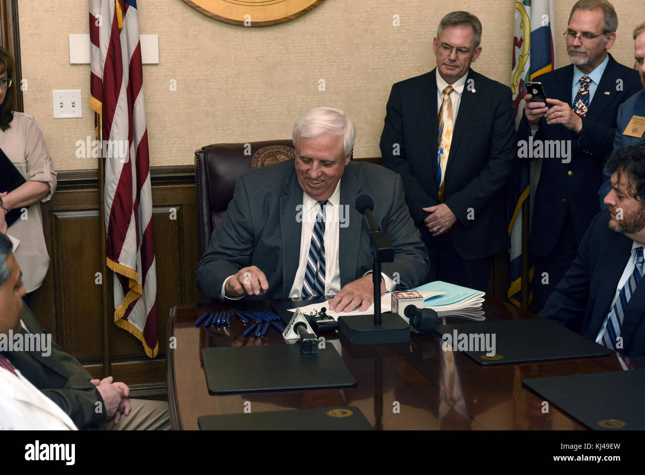 Jim Justice DSC 3783 (34048655421 Stock Photo - Alamy