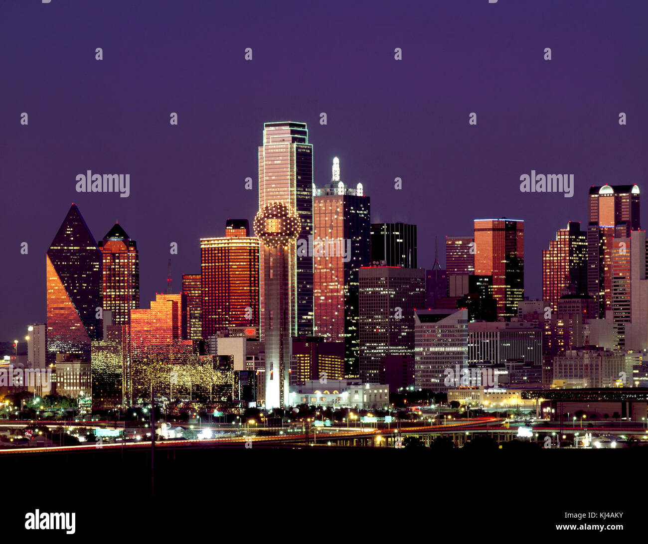 Dallas night skyline Stock Photo - Alamy