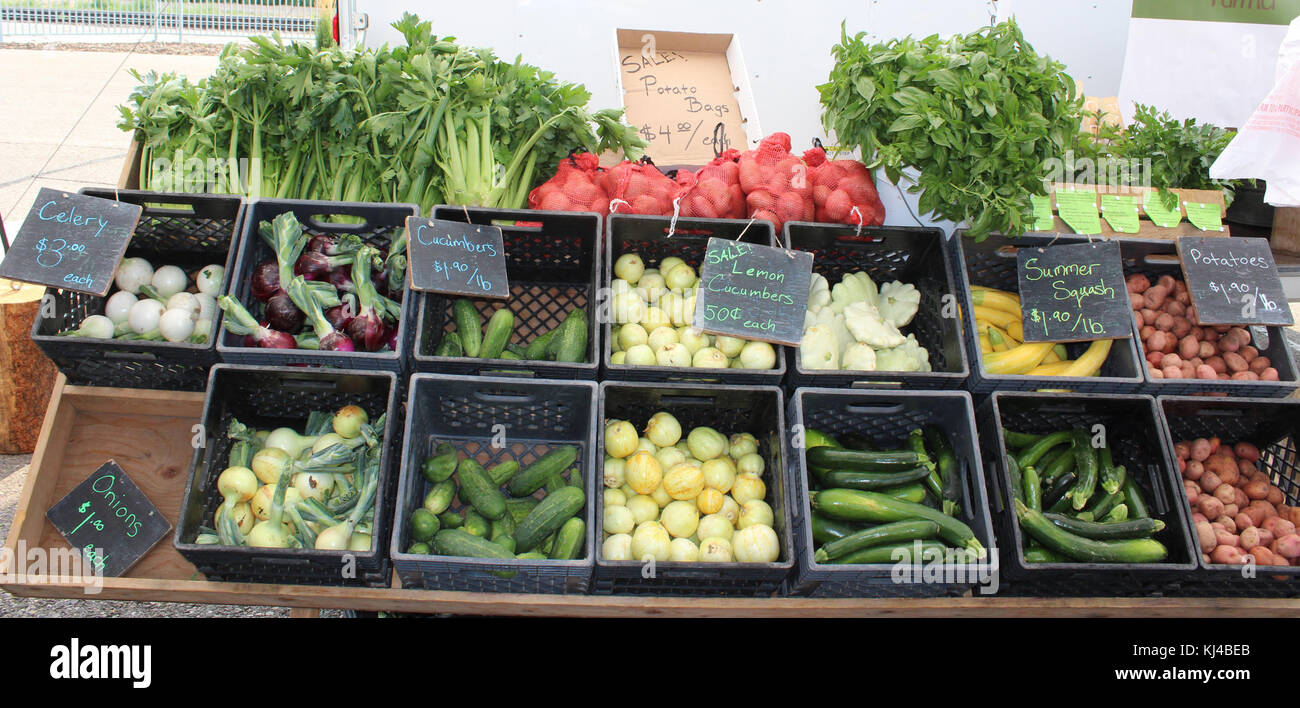 Farmers farmers food hi-res stock photography and images - Alamy