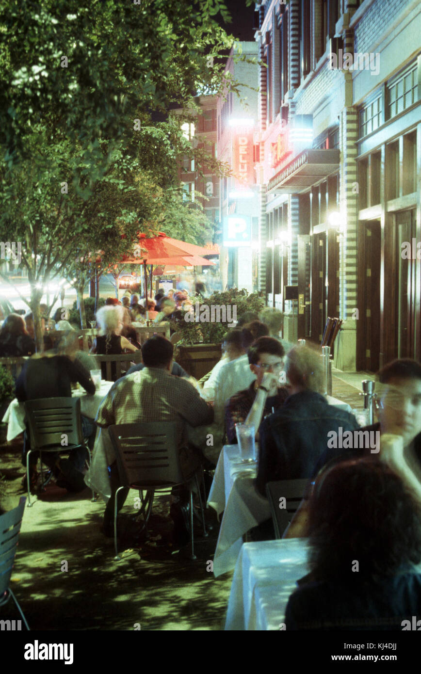Outdoor dining at night Stock Photo - Alamy