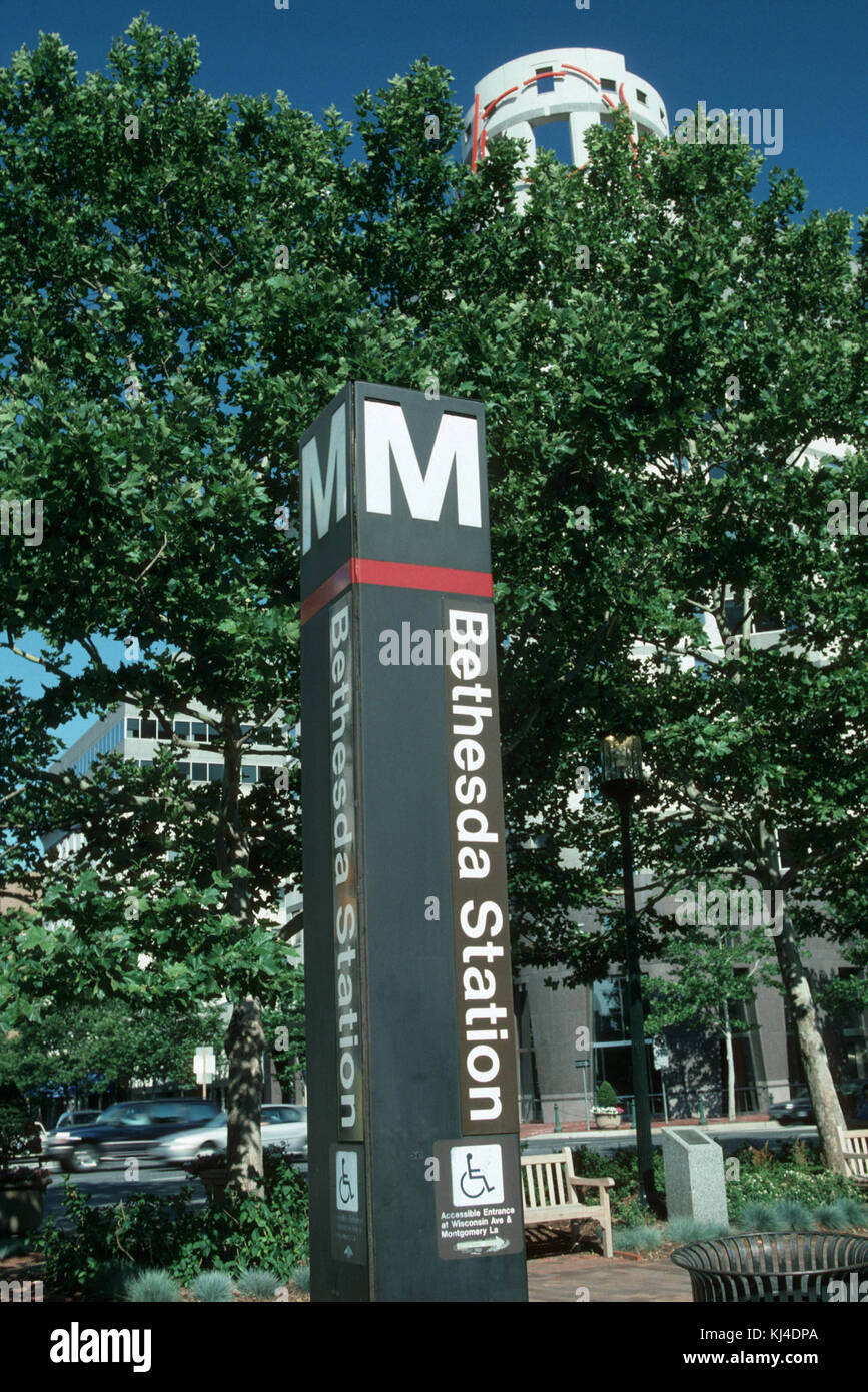 Metro station sign Stock Photo - Alamy