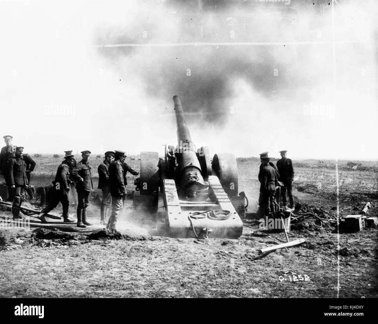 6 inch field gun hi-res stock photography and images - Alamy