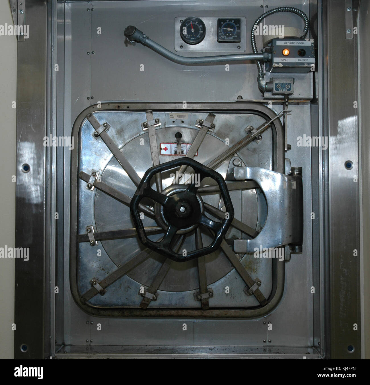 Autoclave door hi-res stock photography and images - Alamy