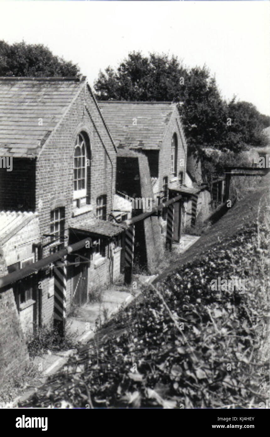 Shell production facilities hi-res stock photography and images - Alamy