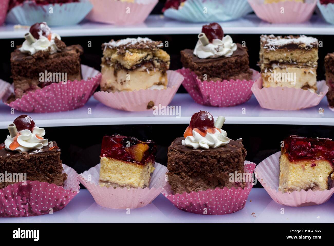 Cupcake pyramid hi-res stock photography and images - Alamy