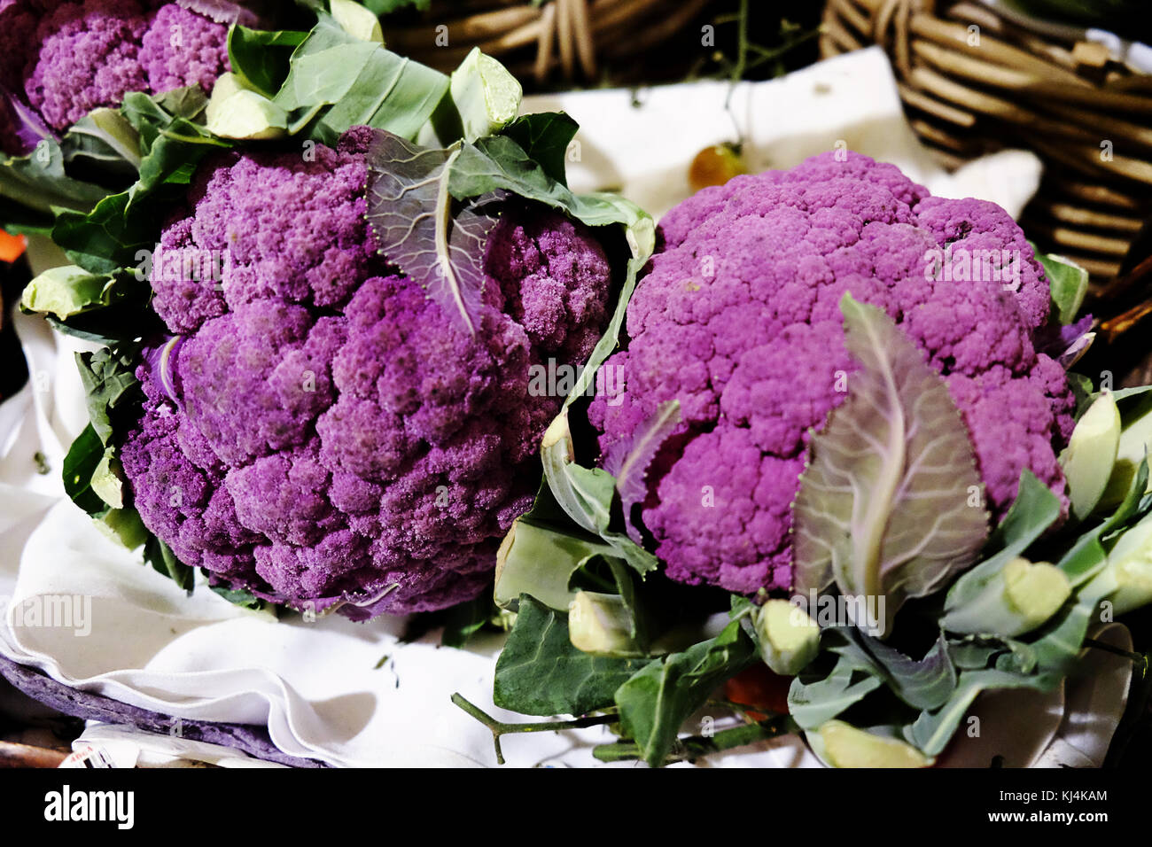 Colorful cauliflower at the farmer's market Stock Photo - Alamy