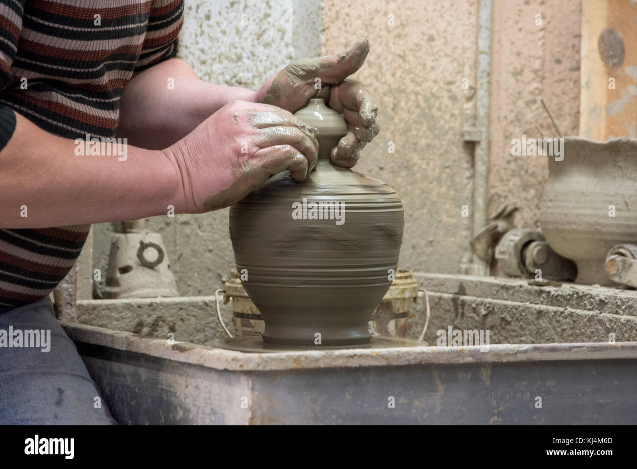 Traditional potter at work hi-res stock photography and images - Alamy