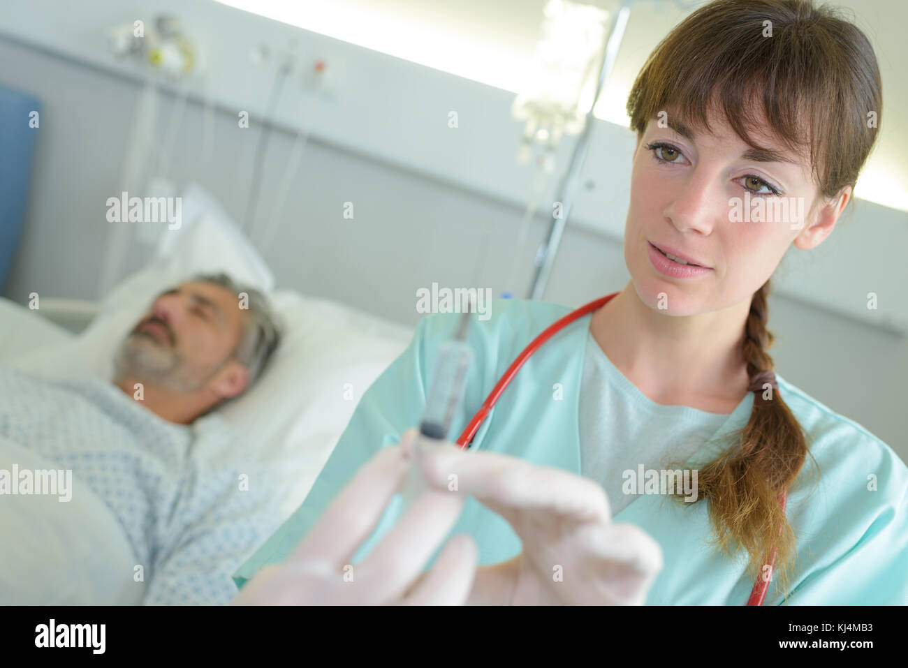 Nurse preparing syringe for hospital patient Stock Photo - Alamy