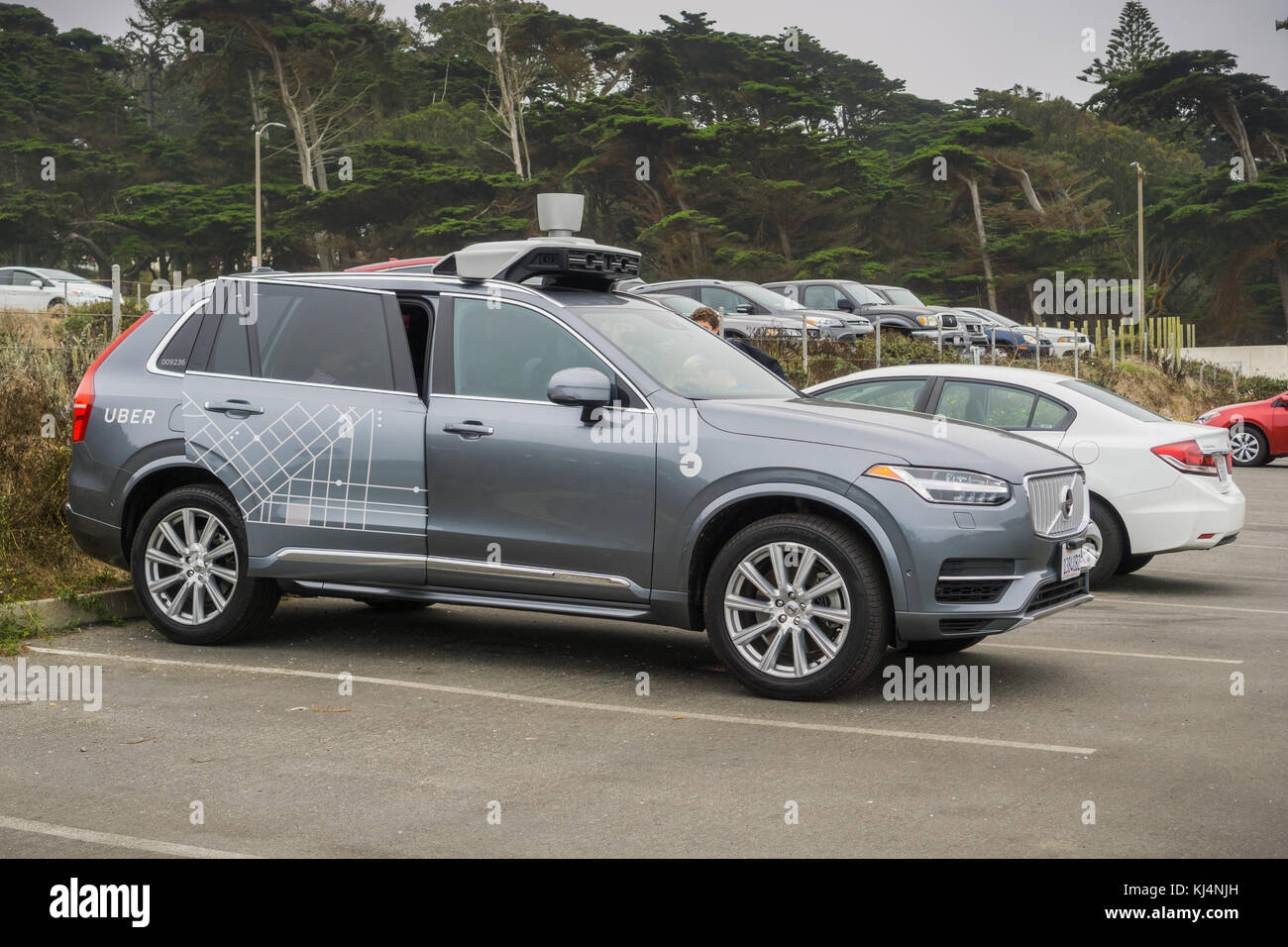 Self driving cars hi-res stock photography and images - Alamy
