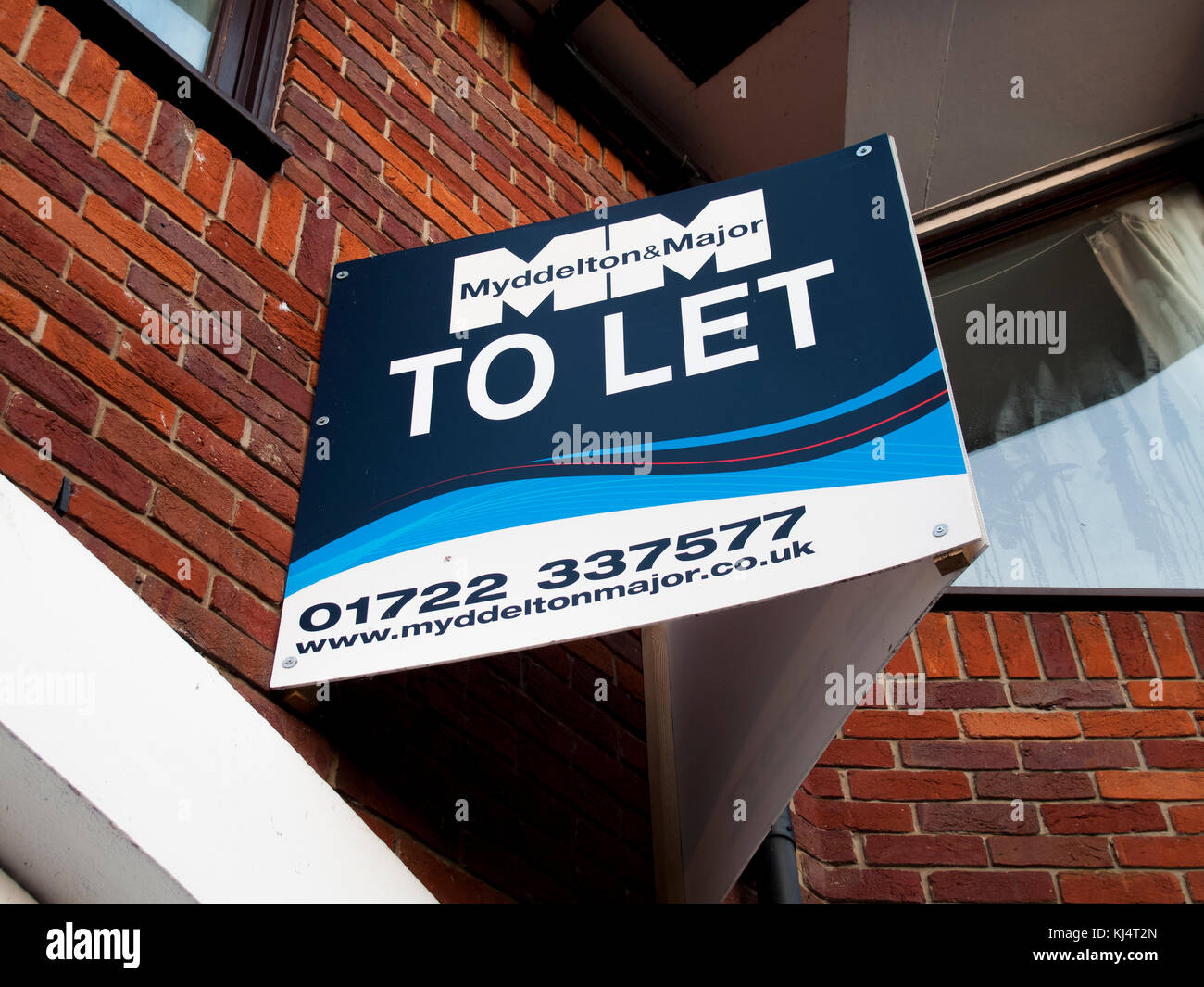 Commercial vacant shop to let sign over retail unit Stock Photo - Alamy