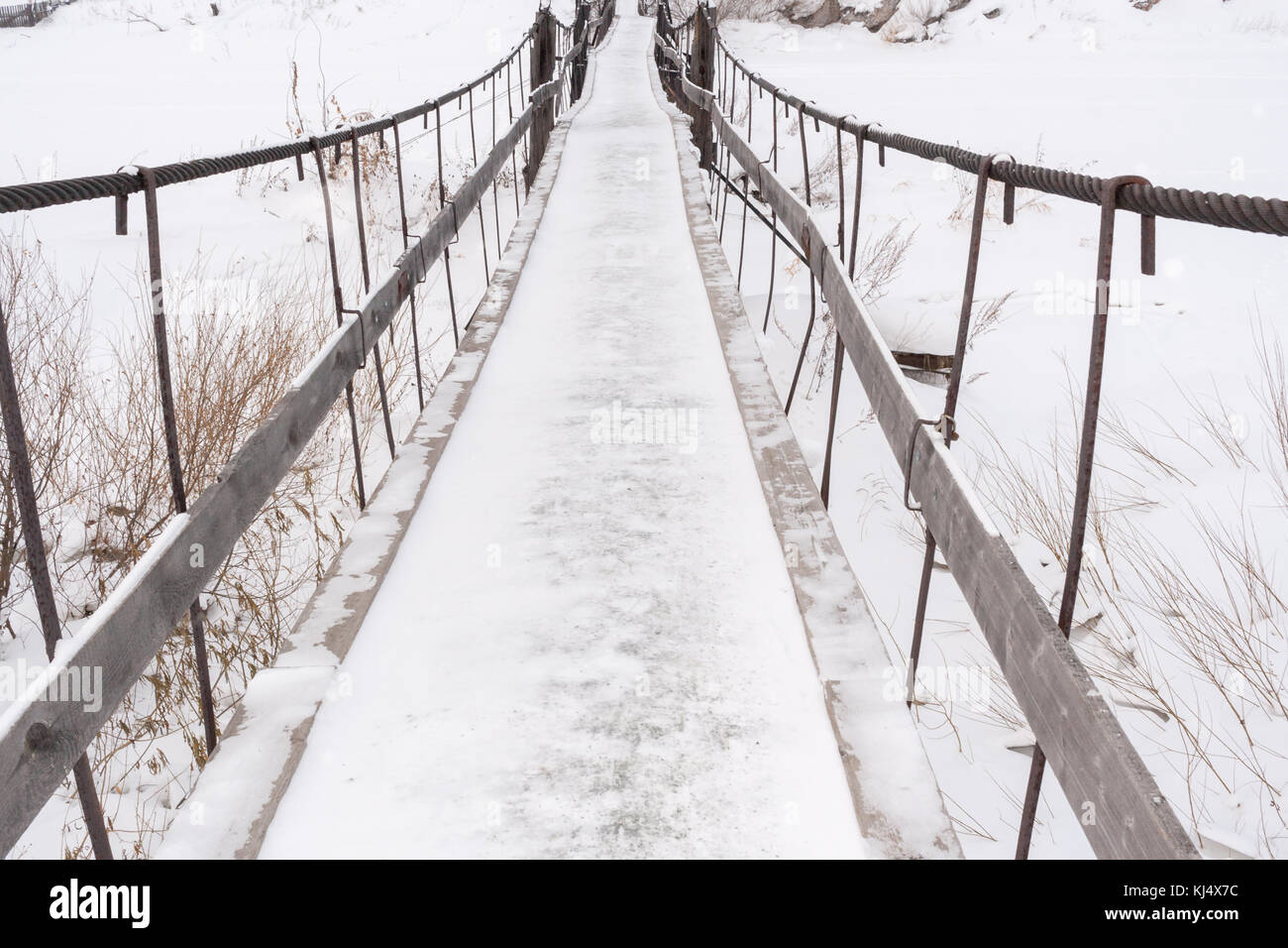White covered footbridge hi-res stock photography and images - Alamy