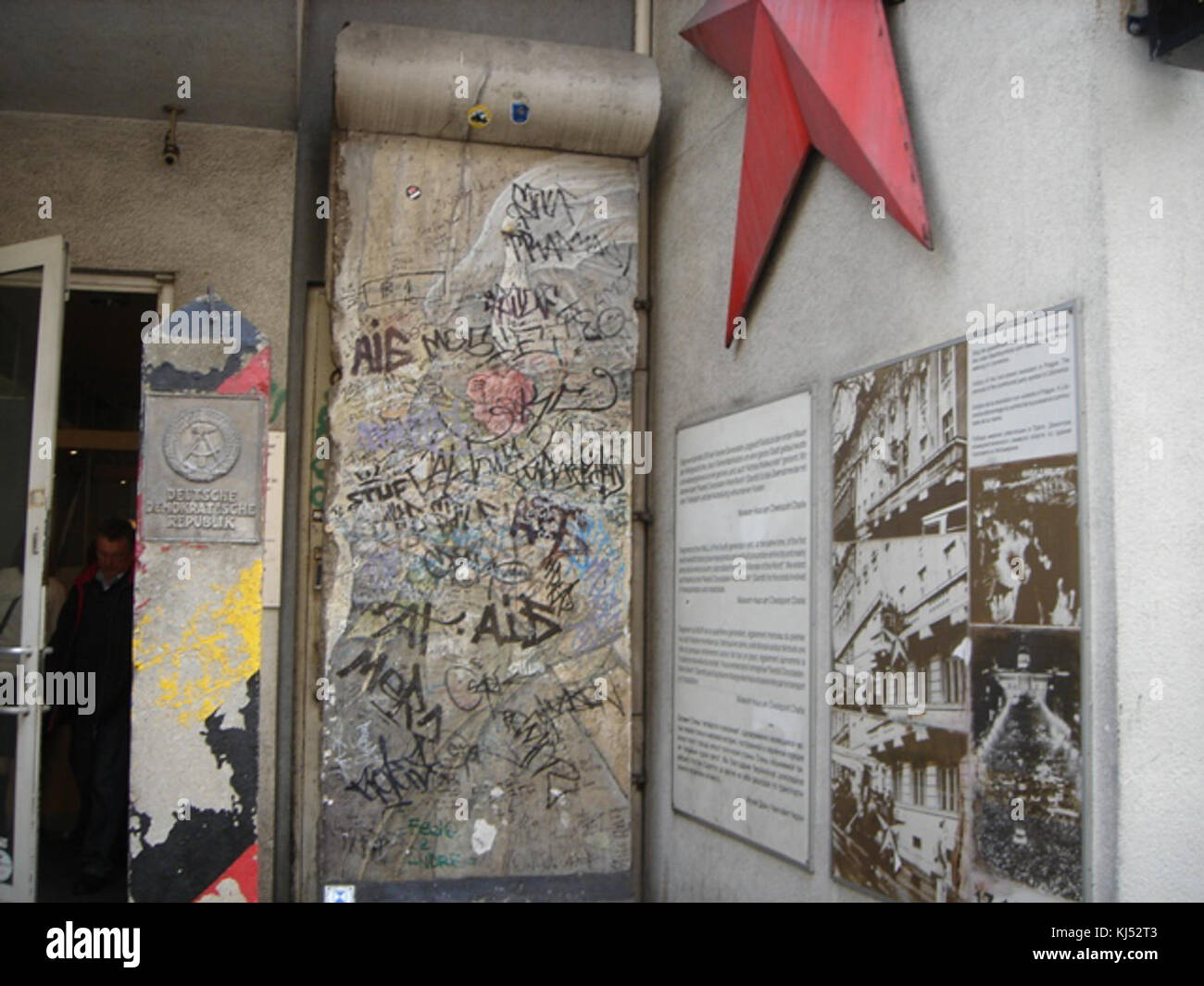 Berlin wall 1960s checkpoint hi-res stock photography and images - Alamy