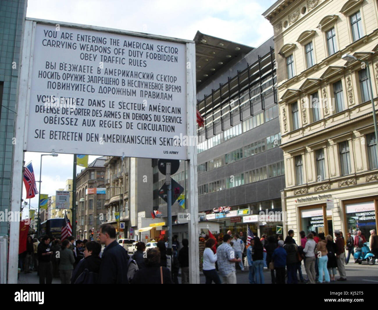 Checkpoint_charlie hi-res stock photography and images - Alamy