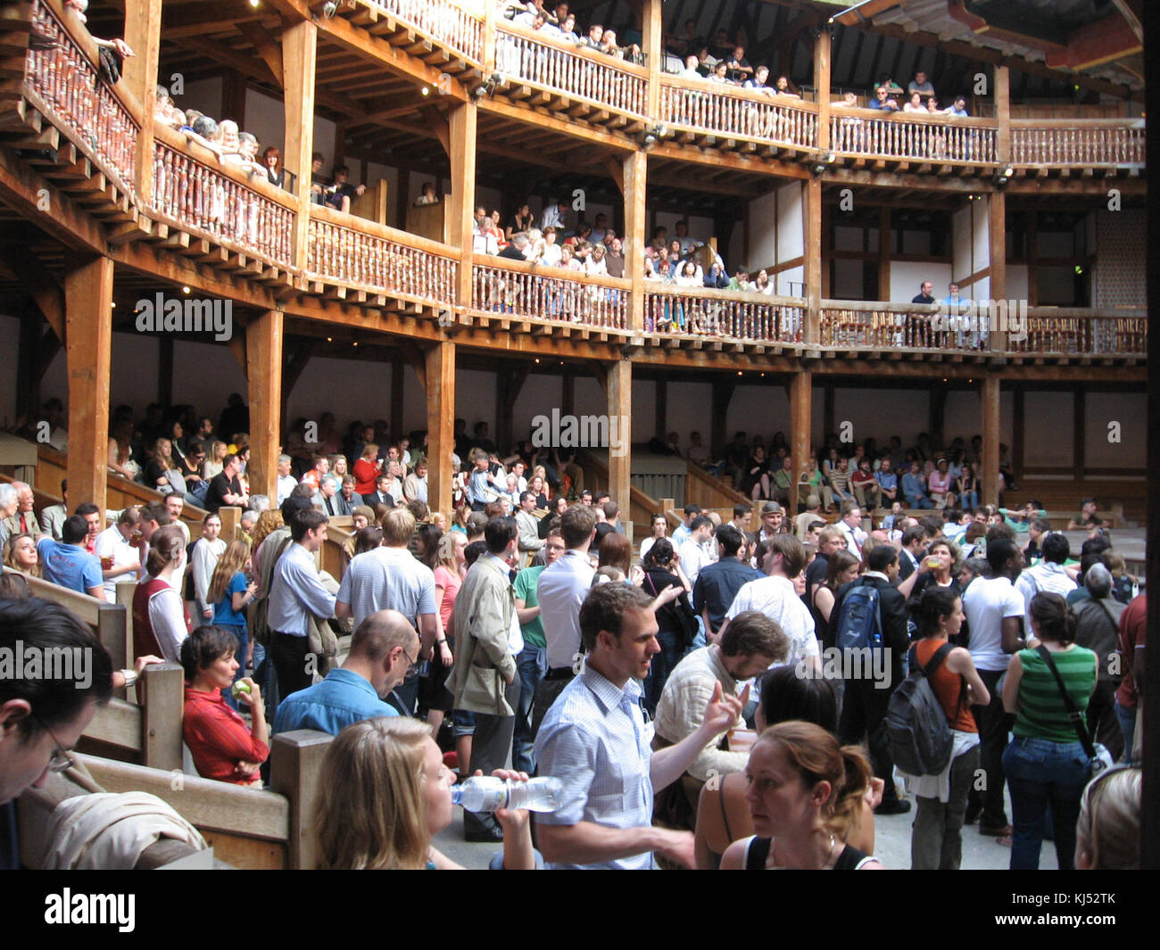 William shakespeare globe theatre hi-res stock photography and images ...