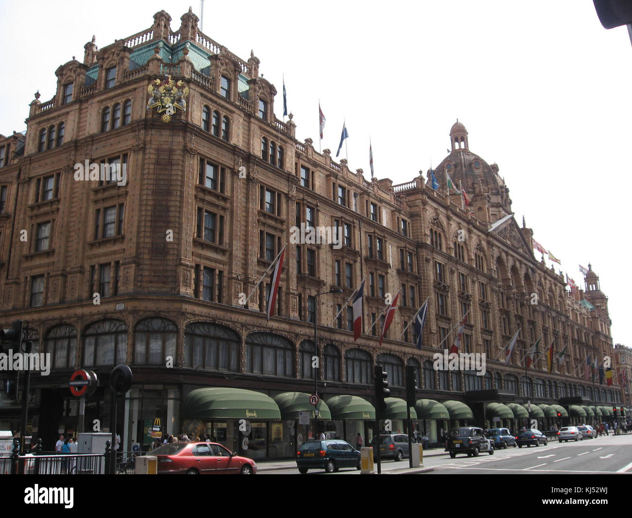 Harrods photograph hi-res stock photography and images - Alamy