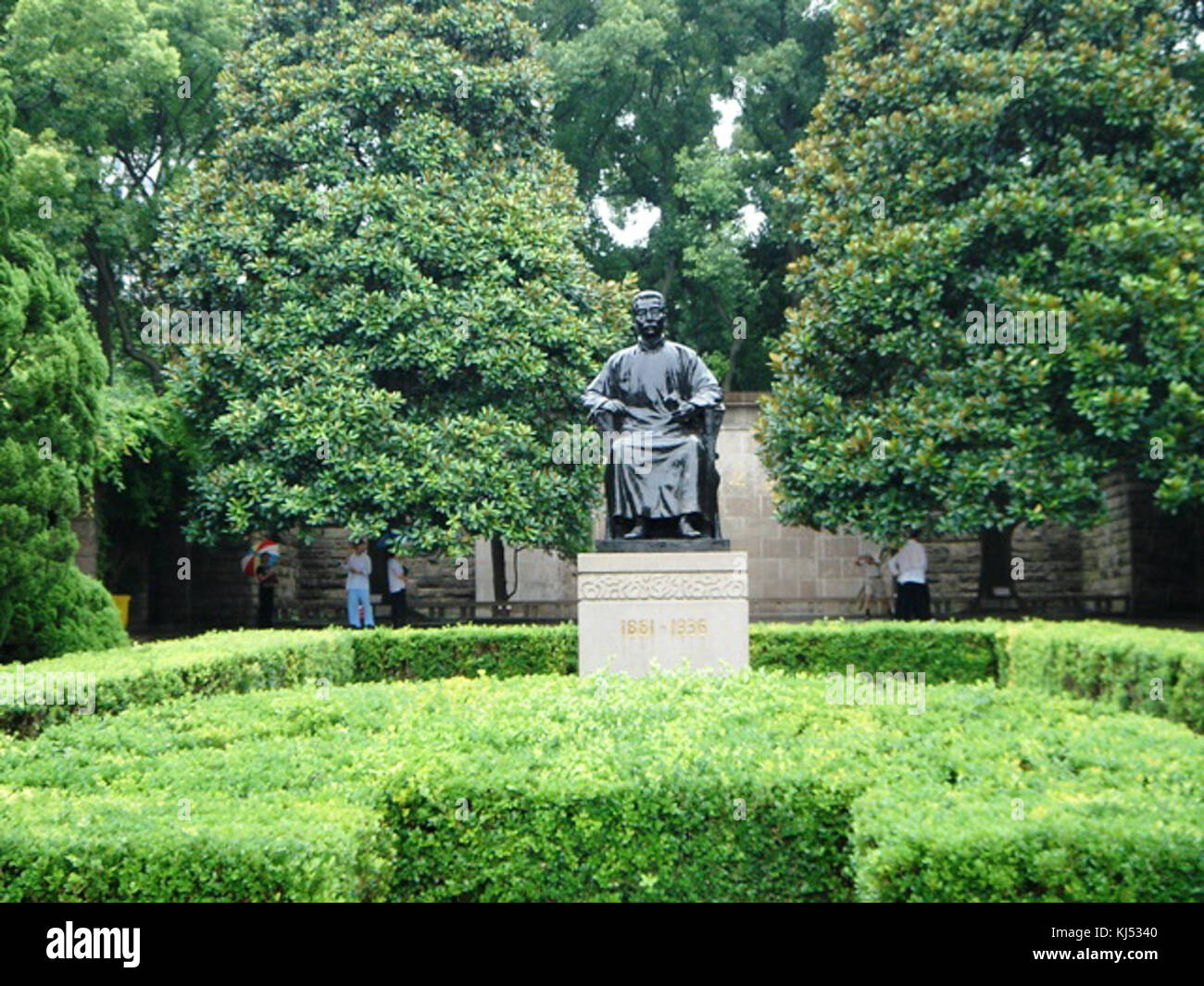 Modern chinese writer hi-res stock photography and images - Alamy