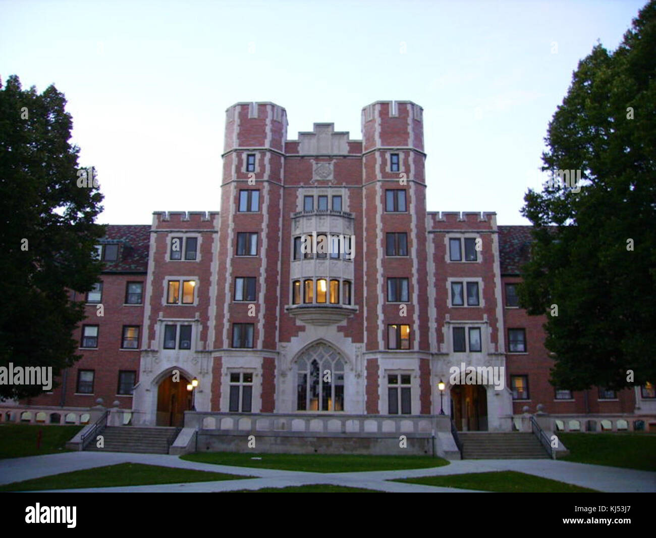 Central campus quadrangle hi-res stock photography and images - Alamy