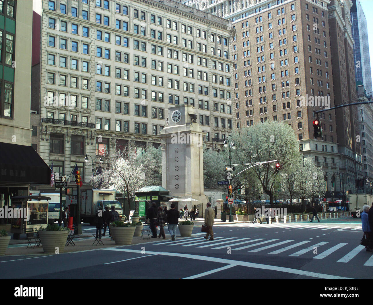 Herald Square wts Stock Photo - Alamy