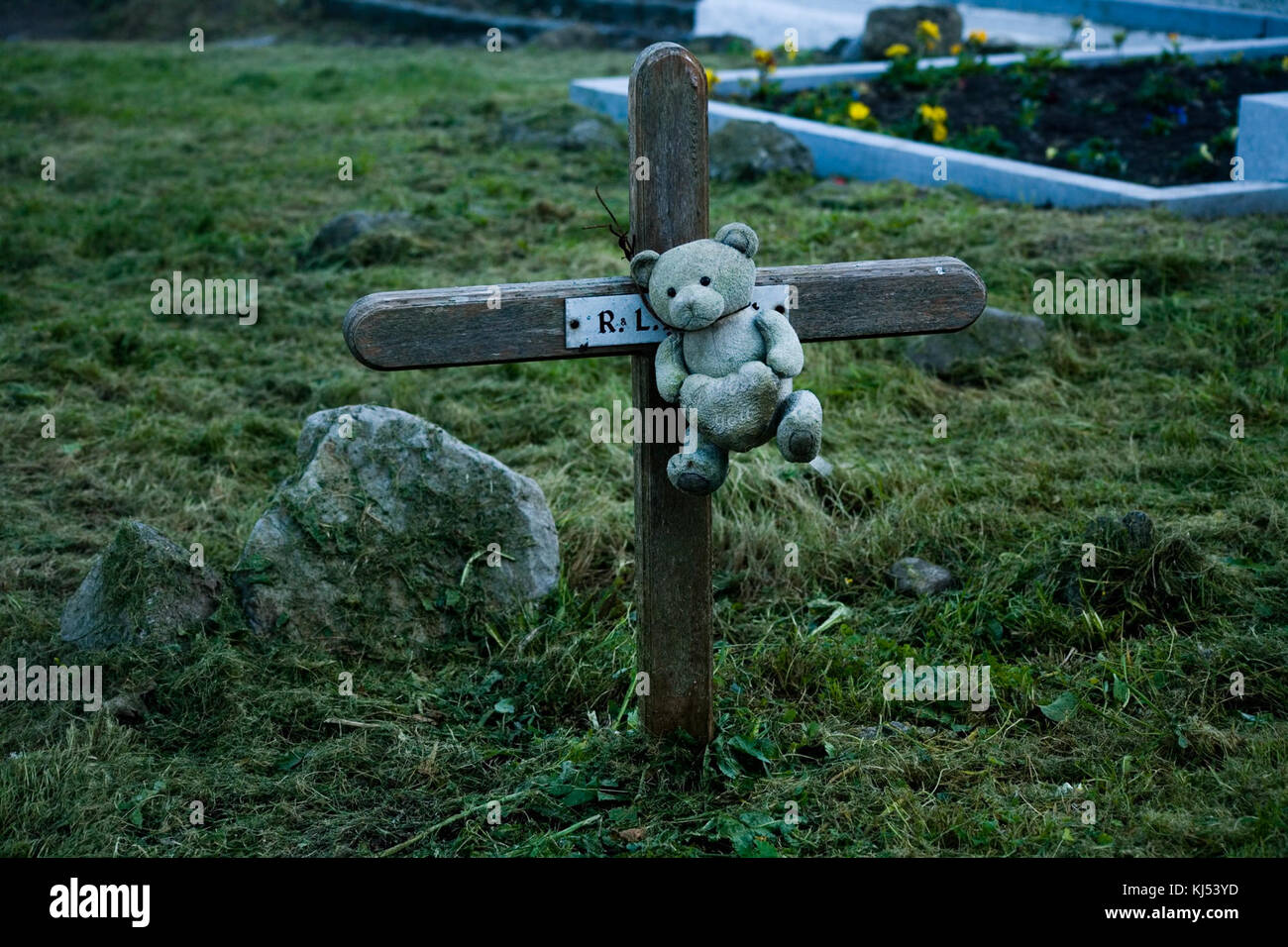Cross with cuddly toy Stock Photo - Alamy