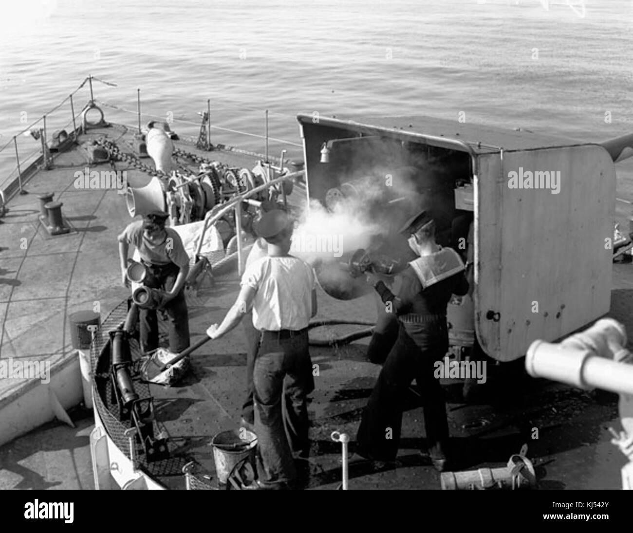 4 inch gun Canadian Bangor class 1943 LAC 3396602 Stock Photo - Alamy