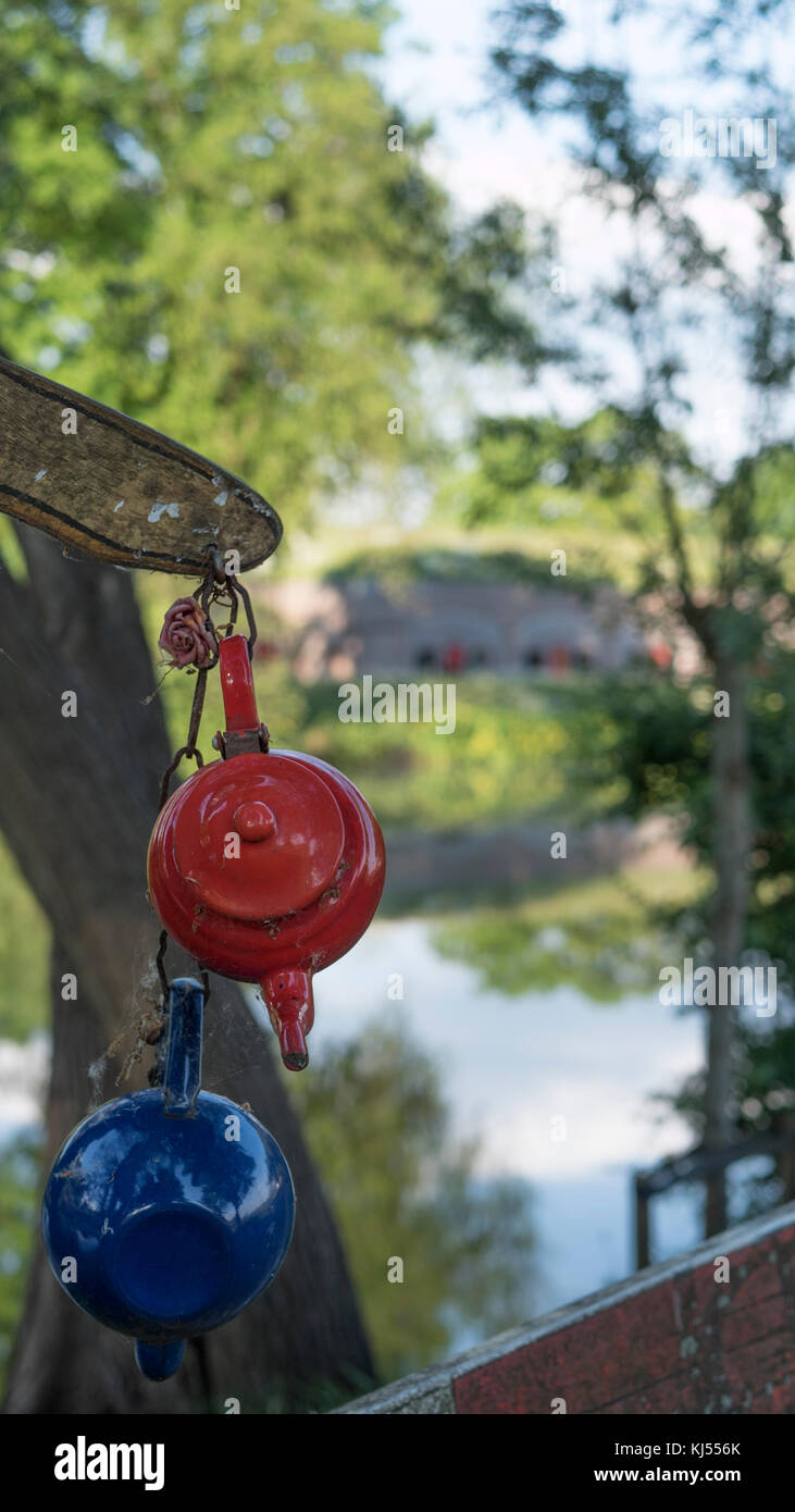Teapot sign hi-res stock photography and images - Alamy