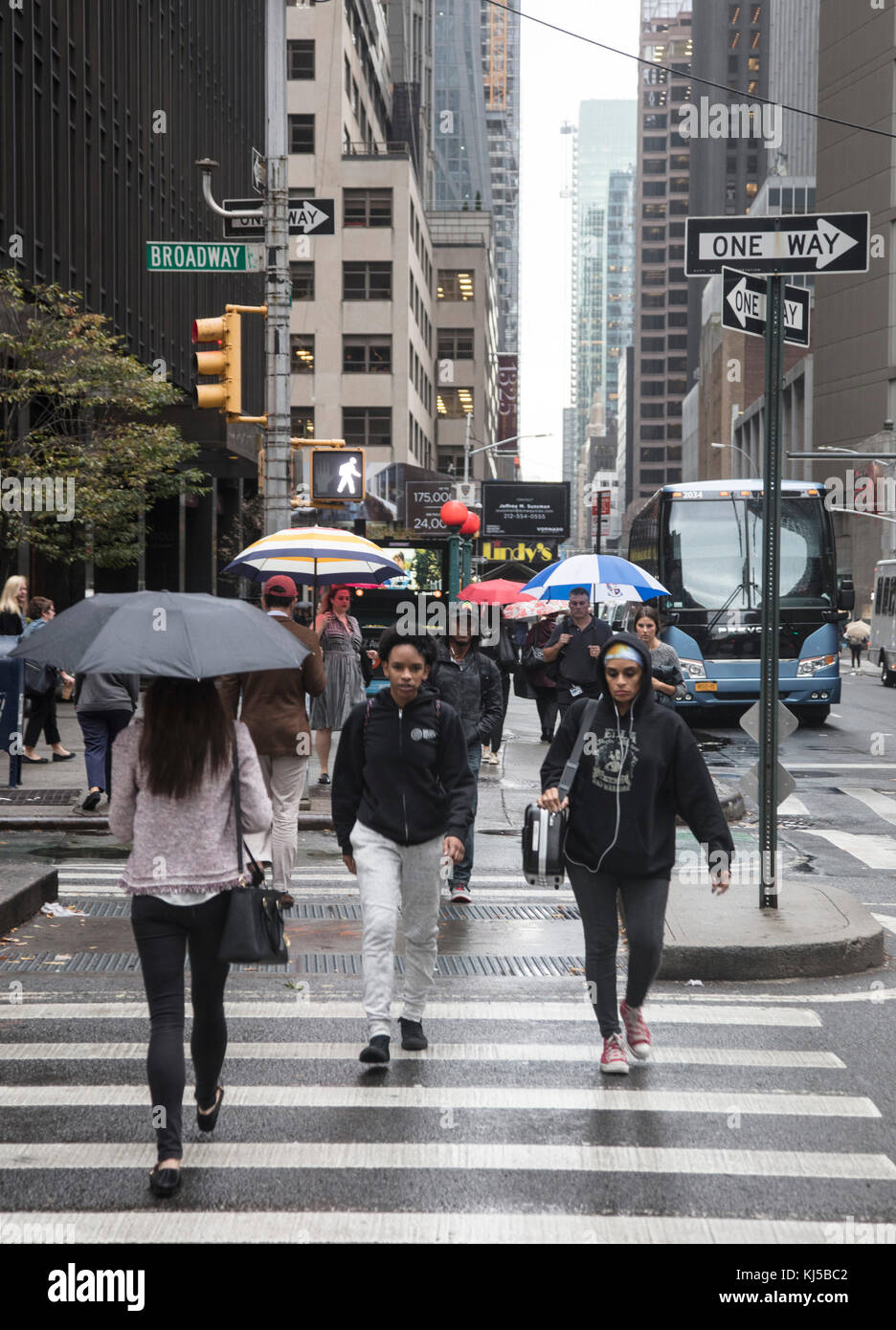 Wet new york streets hi-res stock photography and images - Alamy