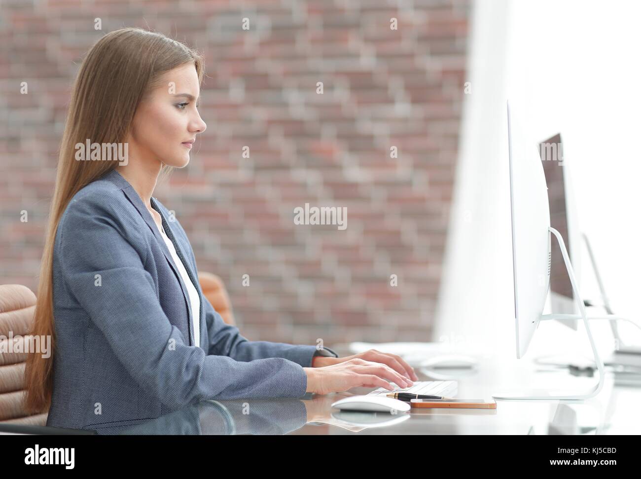 woman business Manager working at a computer Stock Photo - Alamy
