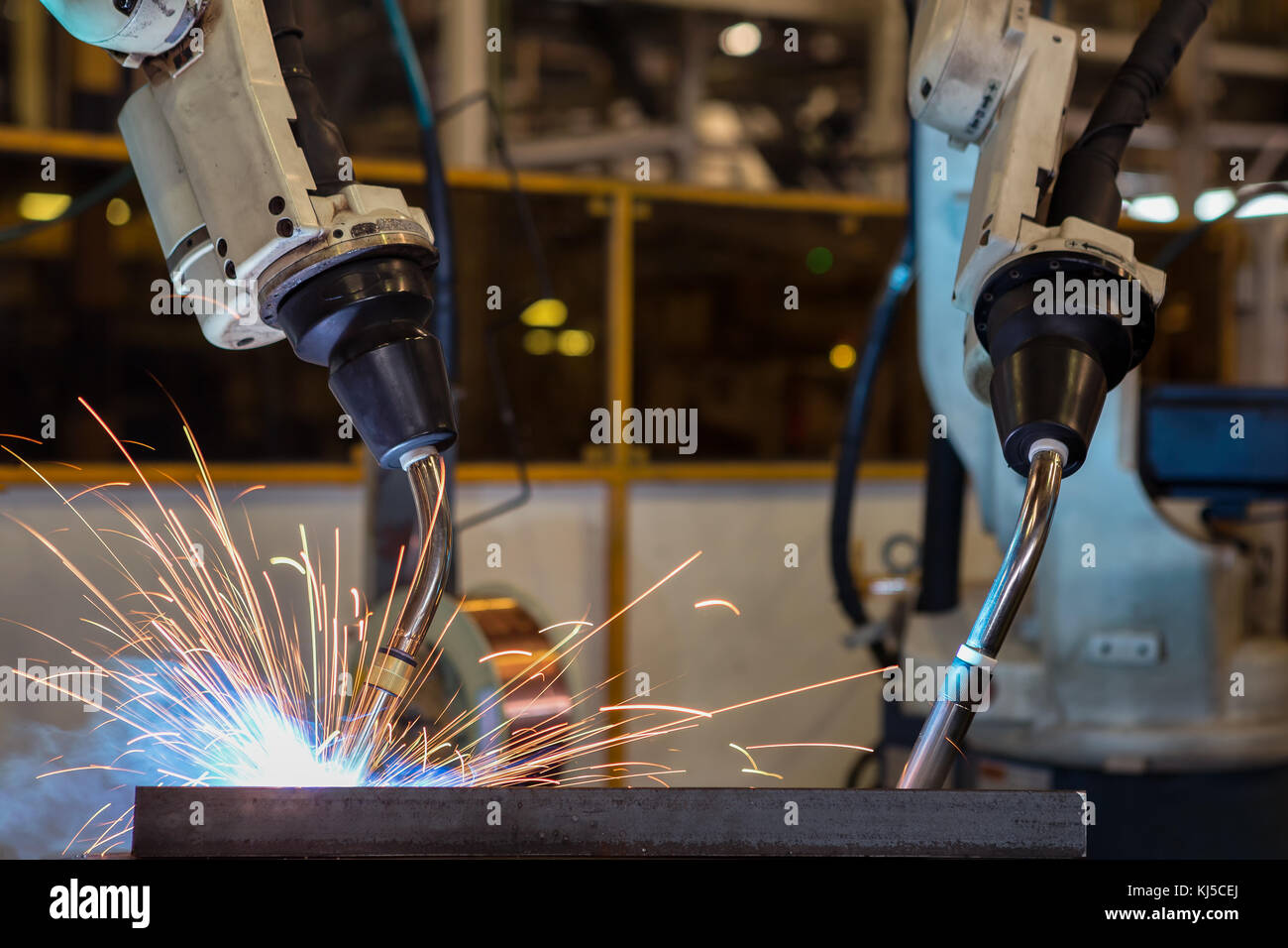 Industrial robots car manufacturing hi-res stock photography and images ...