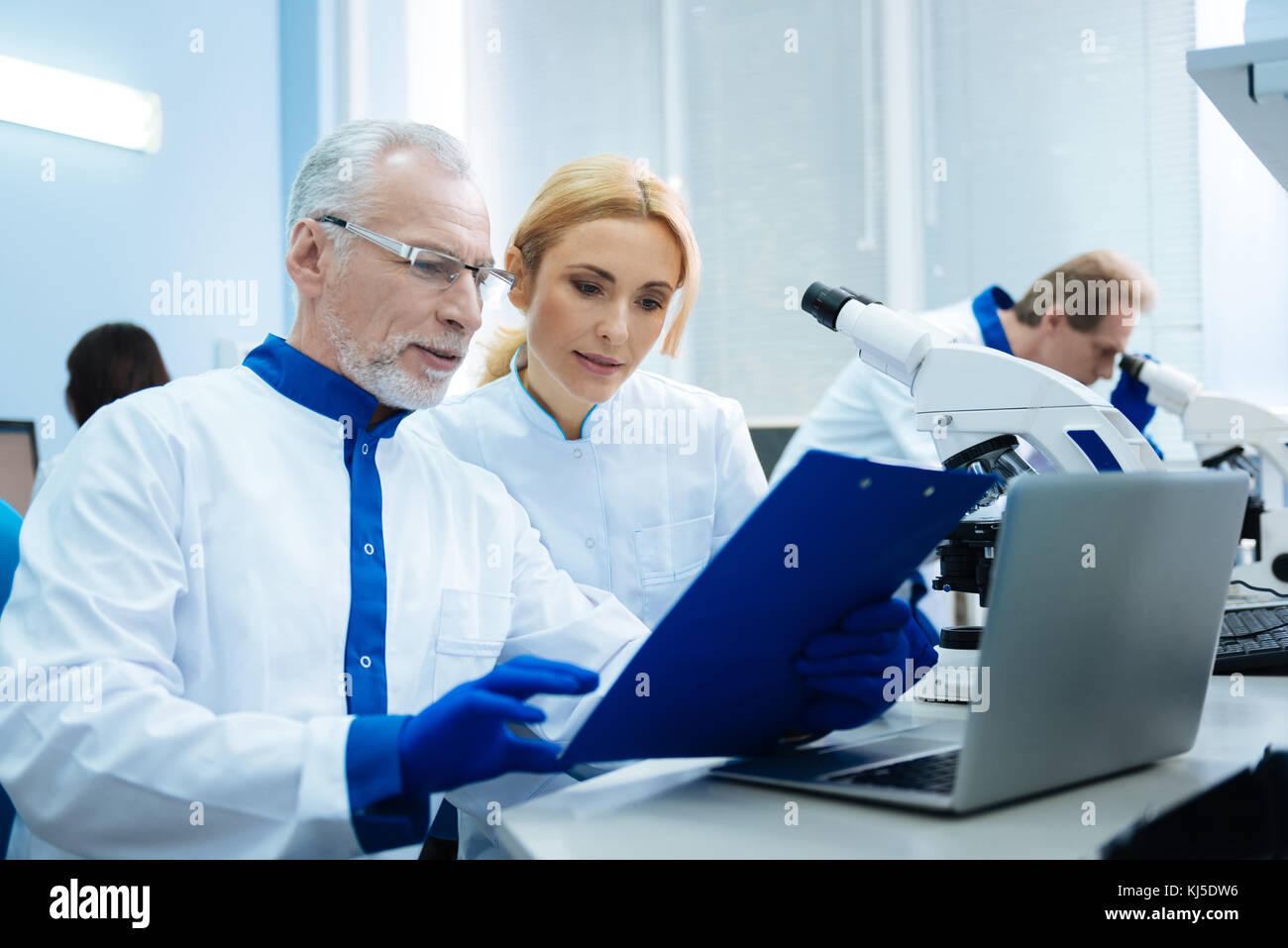 Genetic researchers dna hi-res stock photography and images - Alamy
