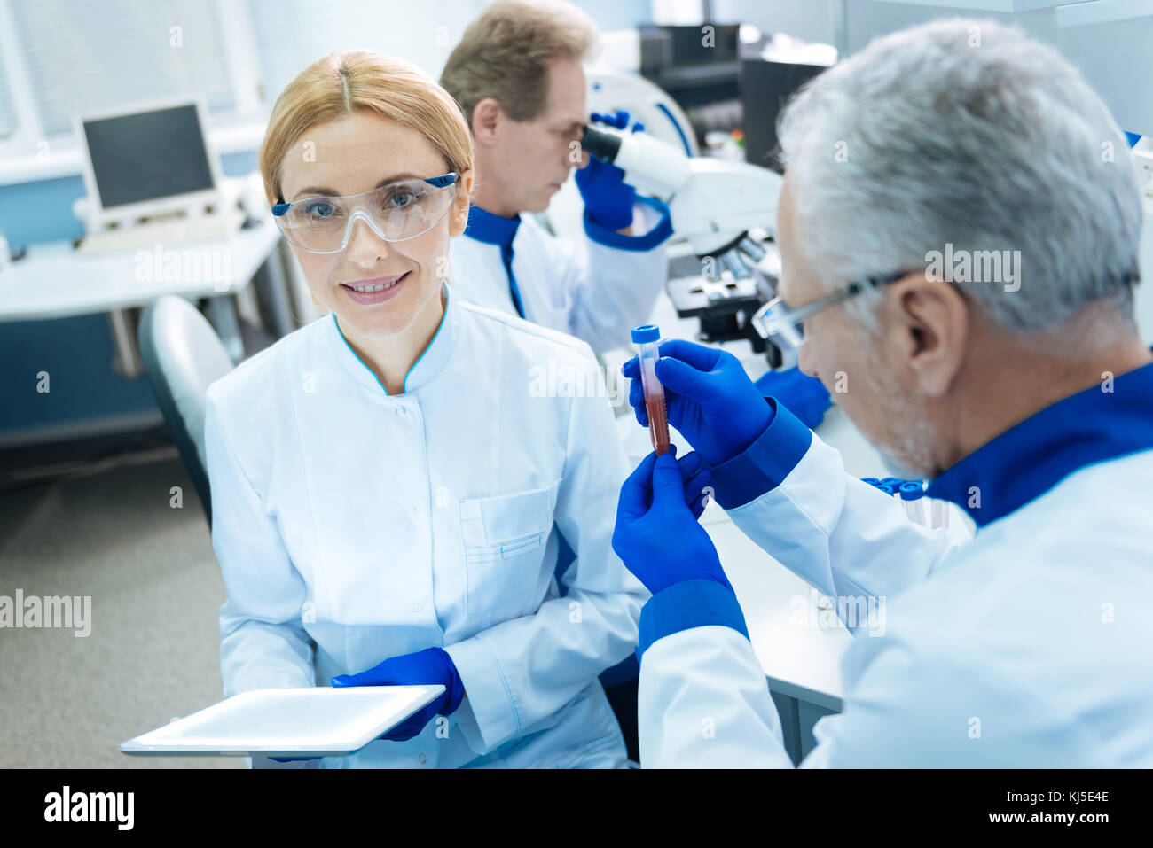 Medic researcher hi-res stock photography and images - Alamy