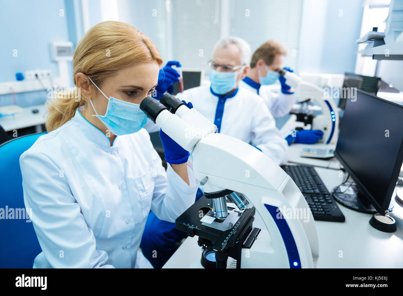Medic researcher hi-res stock photography and images - Alamy