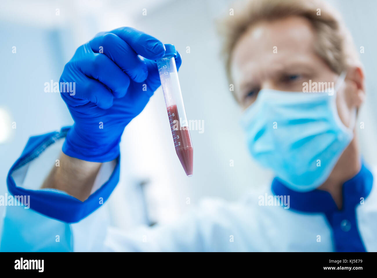 Blood research hi-res stock photography and images - Alamy