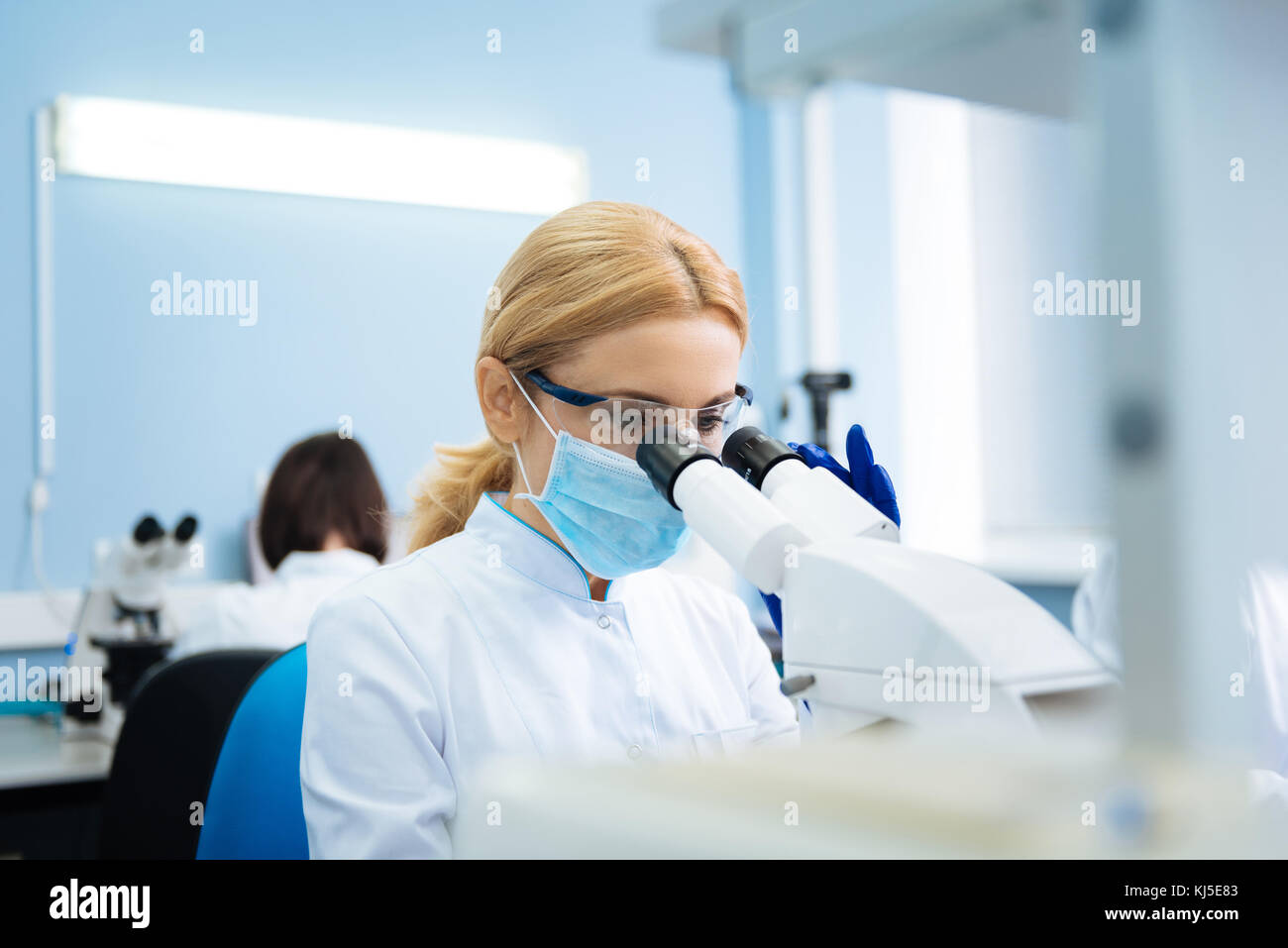Molecular diagnostic testing hi-res stock photography and images - Alamy