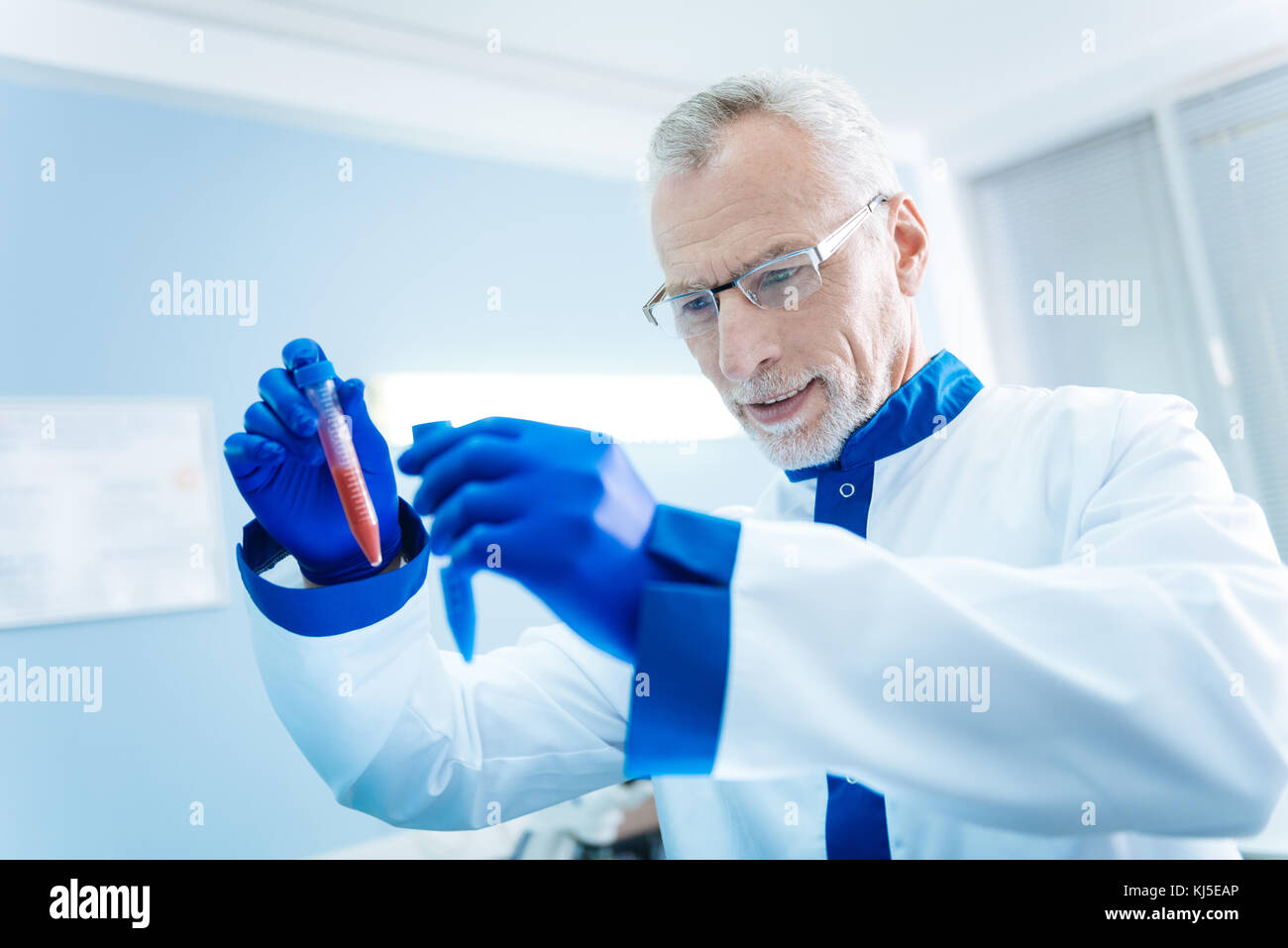 Smiling grey-haired scientist holding test tubes Stock Photo - Alamy Smiling grey-haired scientist holding test tubes Stock Photo - Alamy