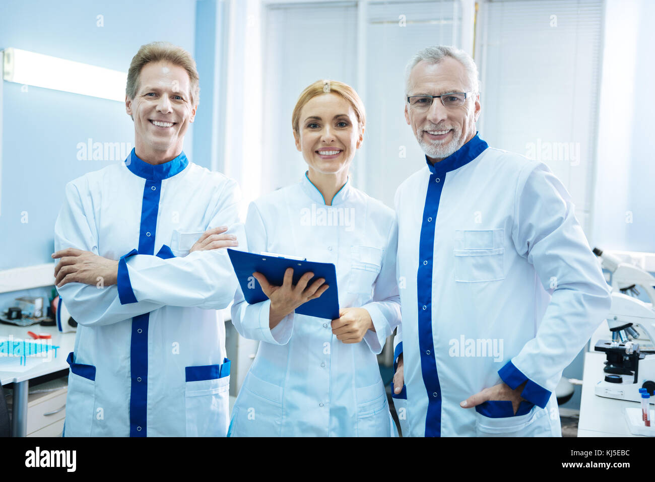 Content researchers standing together in the lab Stock Photo - Alamy
