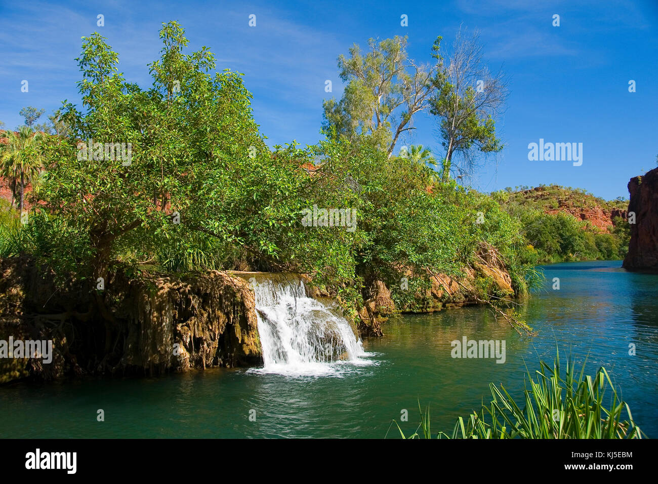 Waterfall, Main Gorge, Boodjamulla (Lawn Hill) National Park, northwest ...