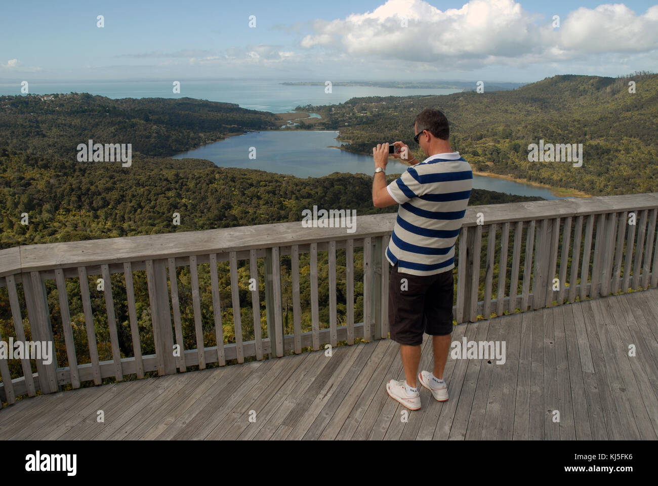 Arataki Nature Centre walk way, Arataki Visitor Centre, Waitakere ...