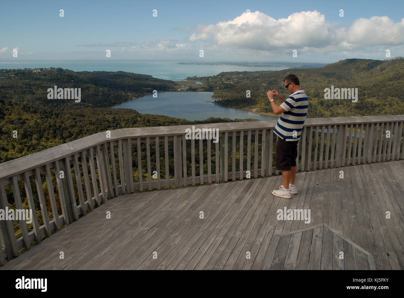 Arataki Nature Centre walk way, Arataki Visitor Centre, Waitakere ...