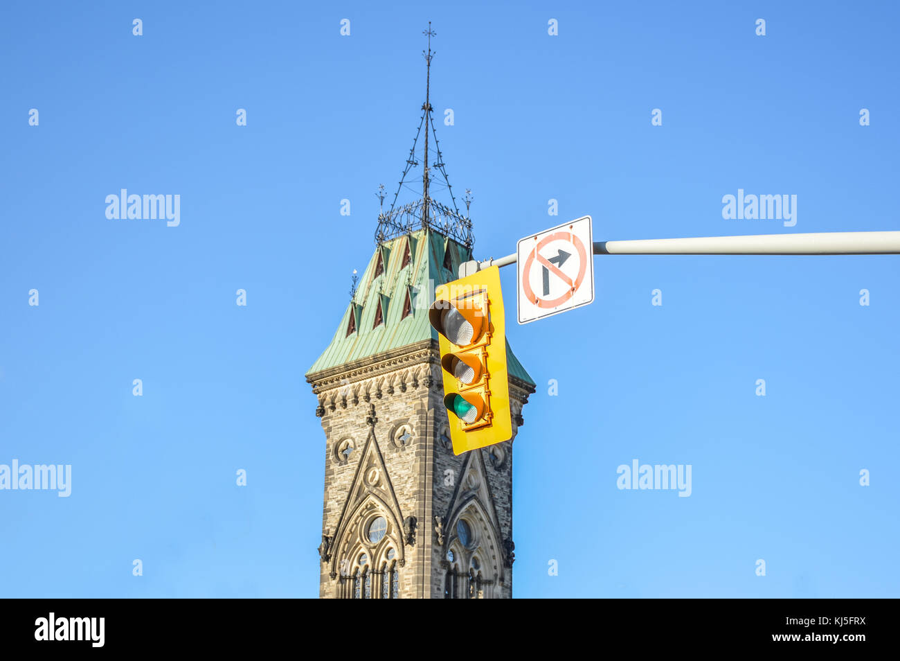The traffic light next to the parliament of Ottawa, Canada Stock Photo ...