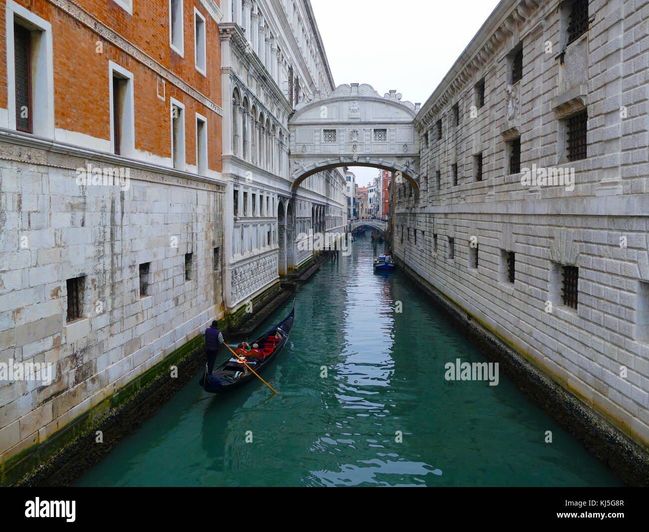 Enclosed limestone bridge hi-res stock photography and images - Alamy