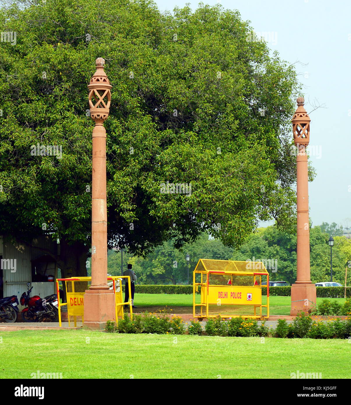 View from Rajpath Marg to India Gate, Delhi India. Rajpath (meaning ...