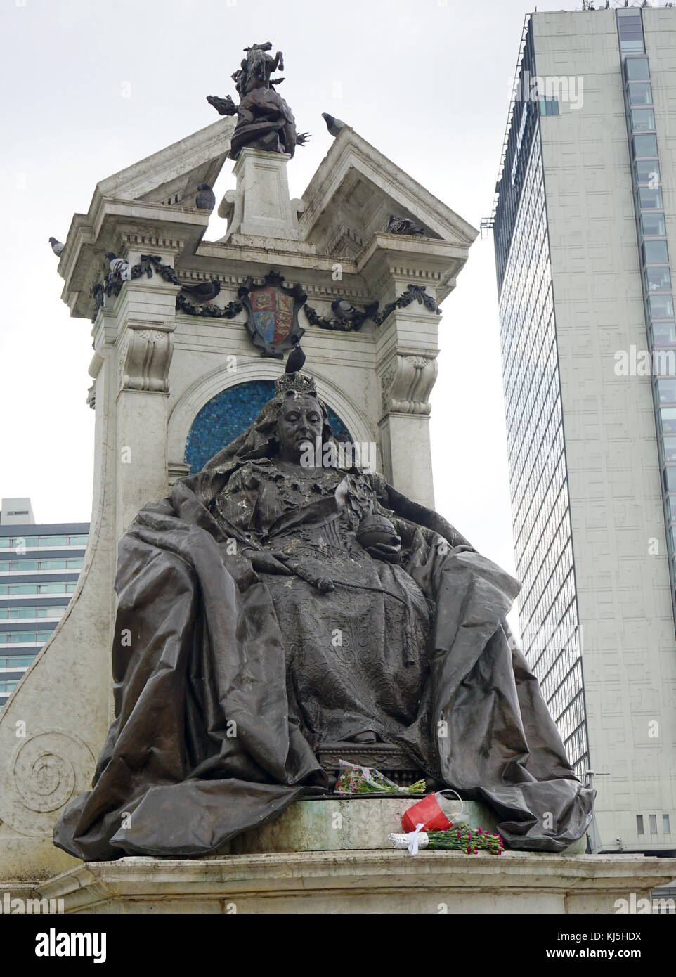 Monument to Queen Victoria, by Edward Onslow Ford (1852-1901). 1901. Bronze, Piccadilly Gardens ...