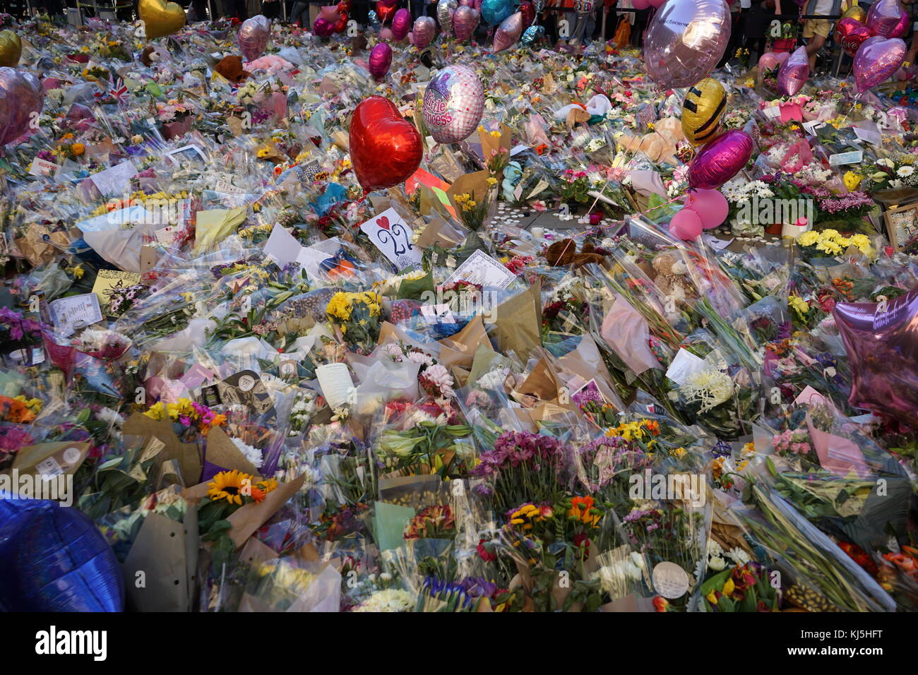 Vigil in St Ann's Square, Manchester, during the days following the 22 ...