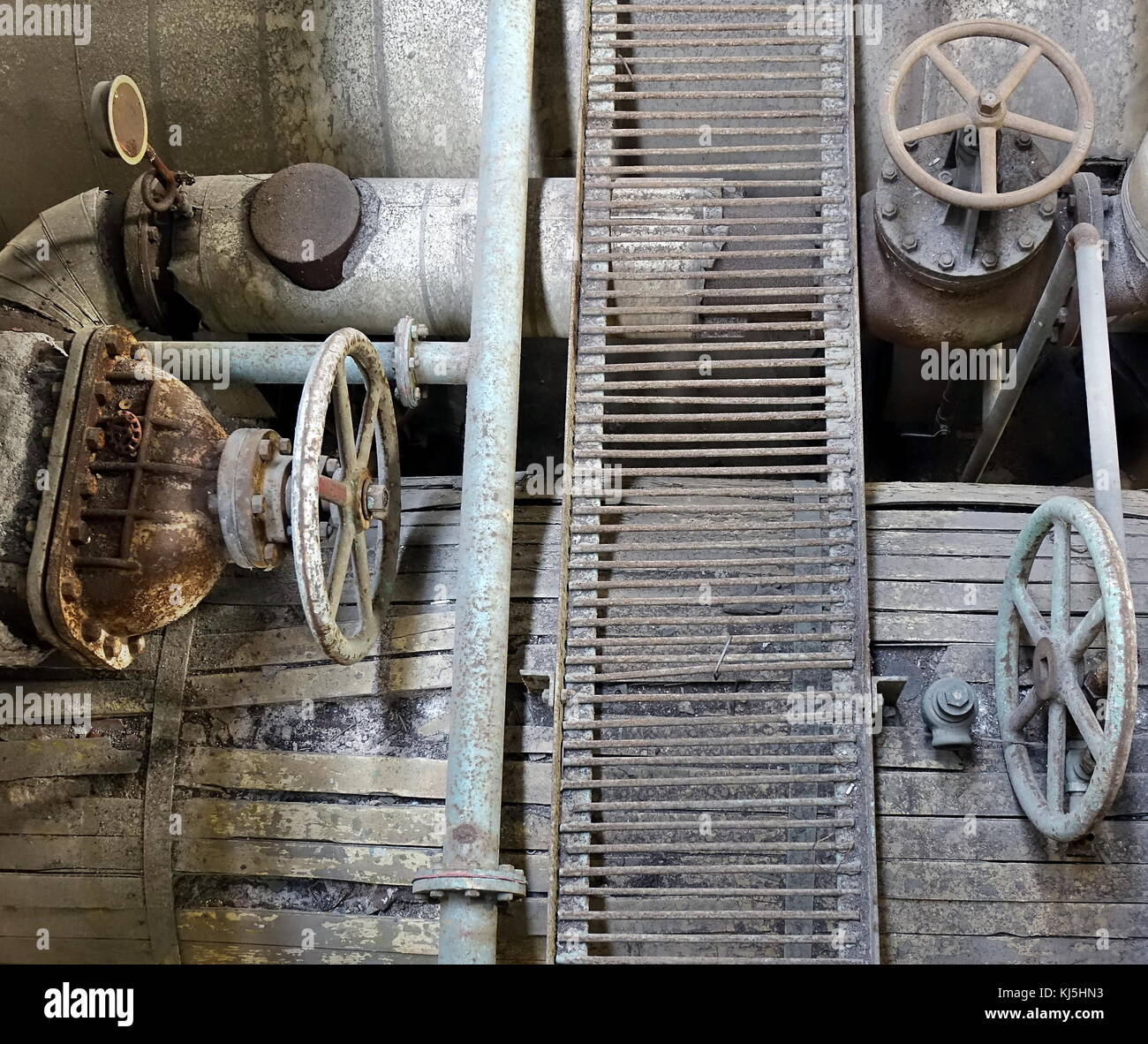 Rusting machinery hi-res stock photography and images - Alamy