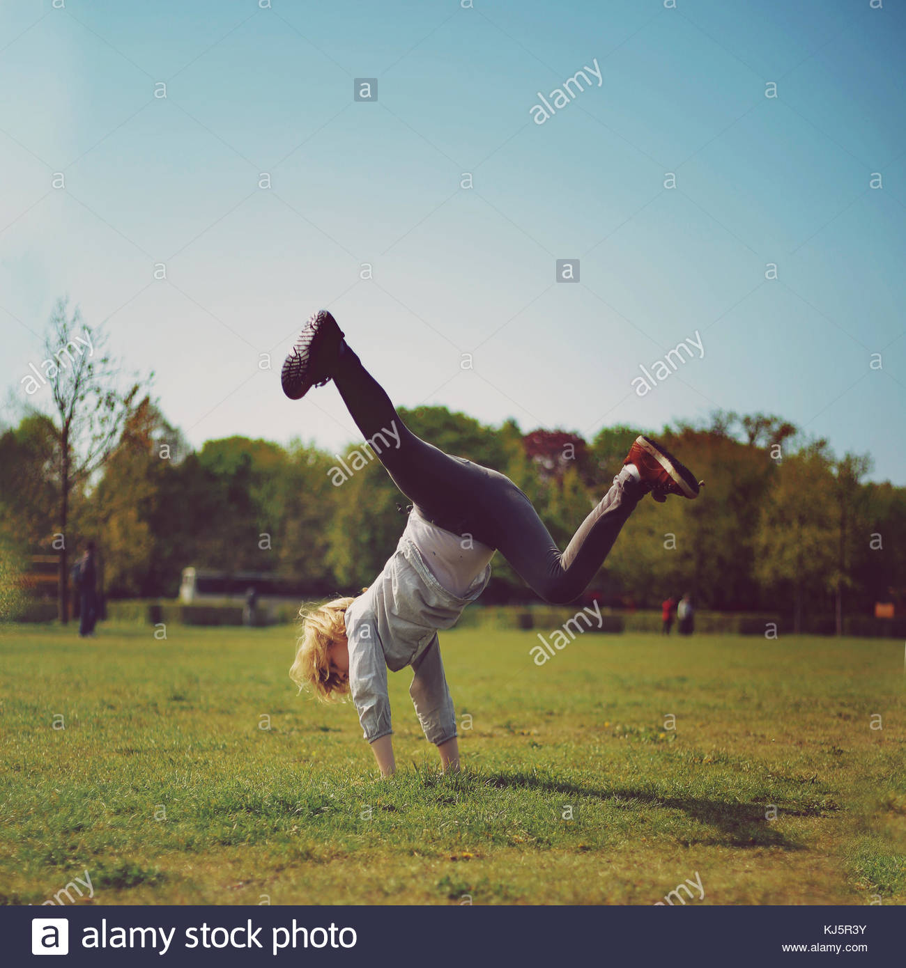 Handstand Child Stock Photos & Handstand Child Stock Images - Alamy