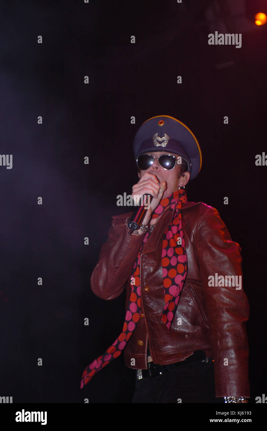 ATLANTIC CITY, NJ - JUNE 26: Velvet Revolver (Slash, Scott Weiland ...