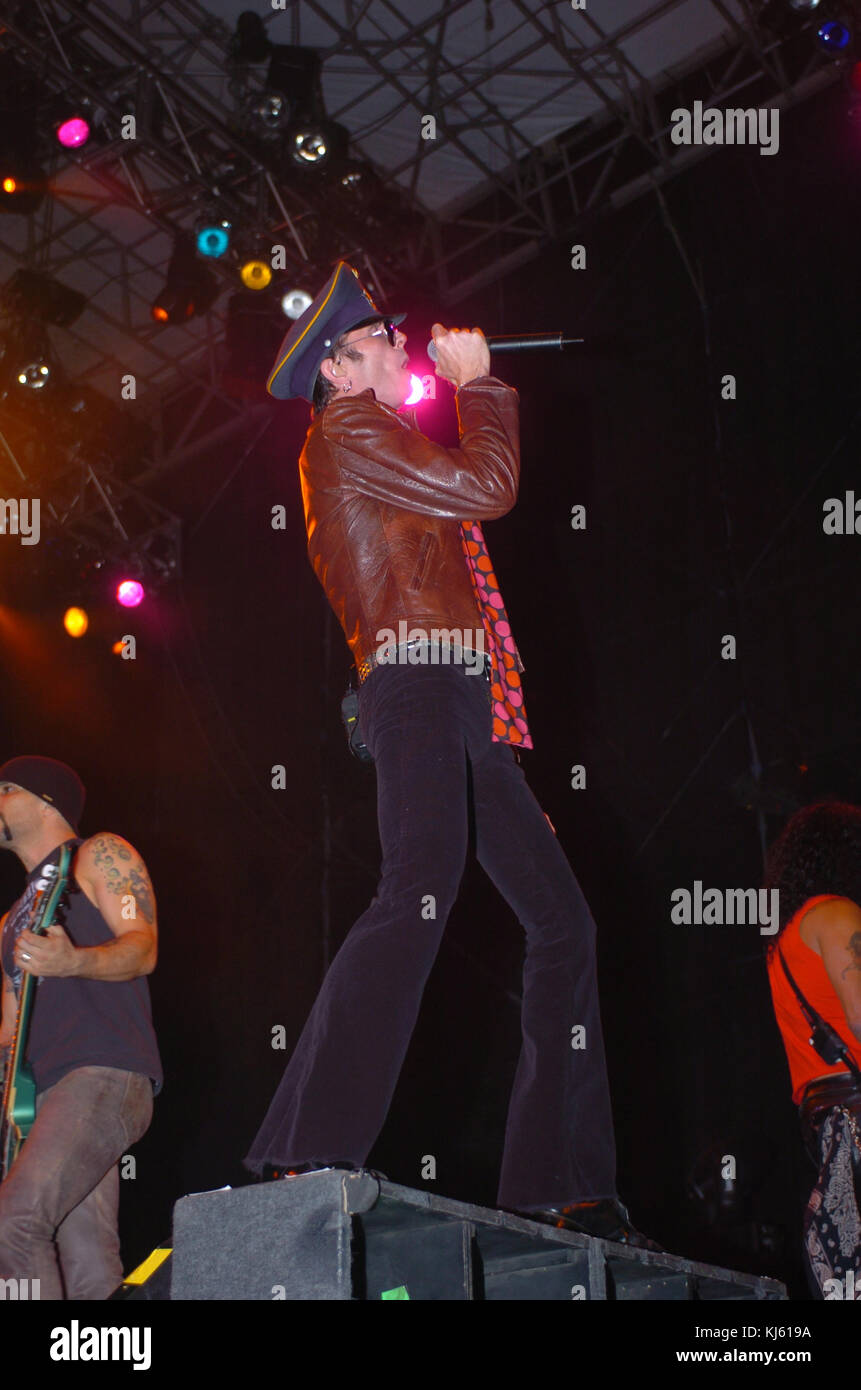 Velvet revolver 2004 dave matt hi-res stock photography and images - Alamy
