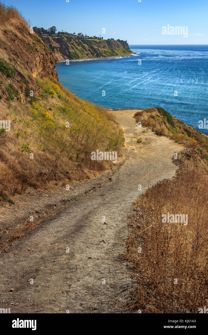 Winding trail along the rugged Pacific coast cliffs in Palos Verdes ...