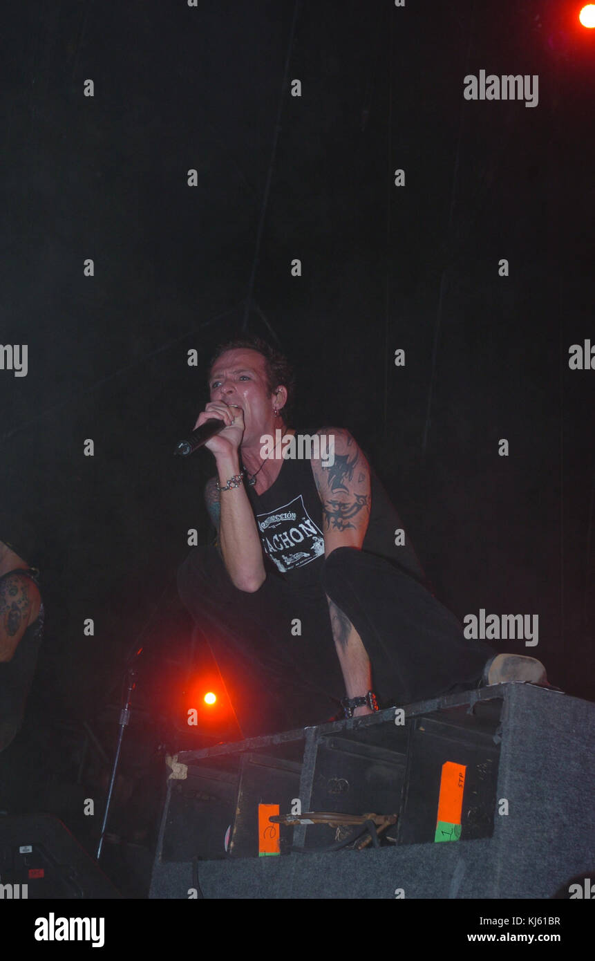 ATLANTIC CITY, NJ - JUNE 26: Velvet Revolver (Slash, Scott Weiland ...